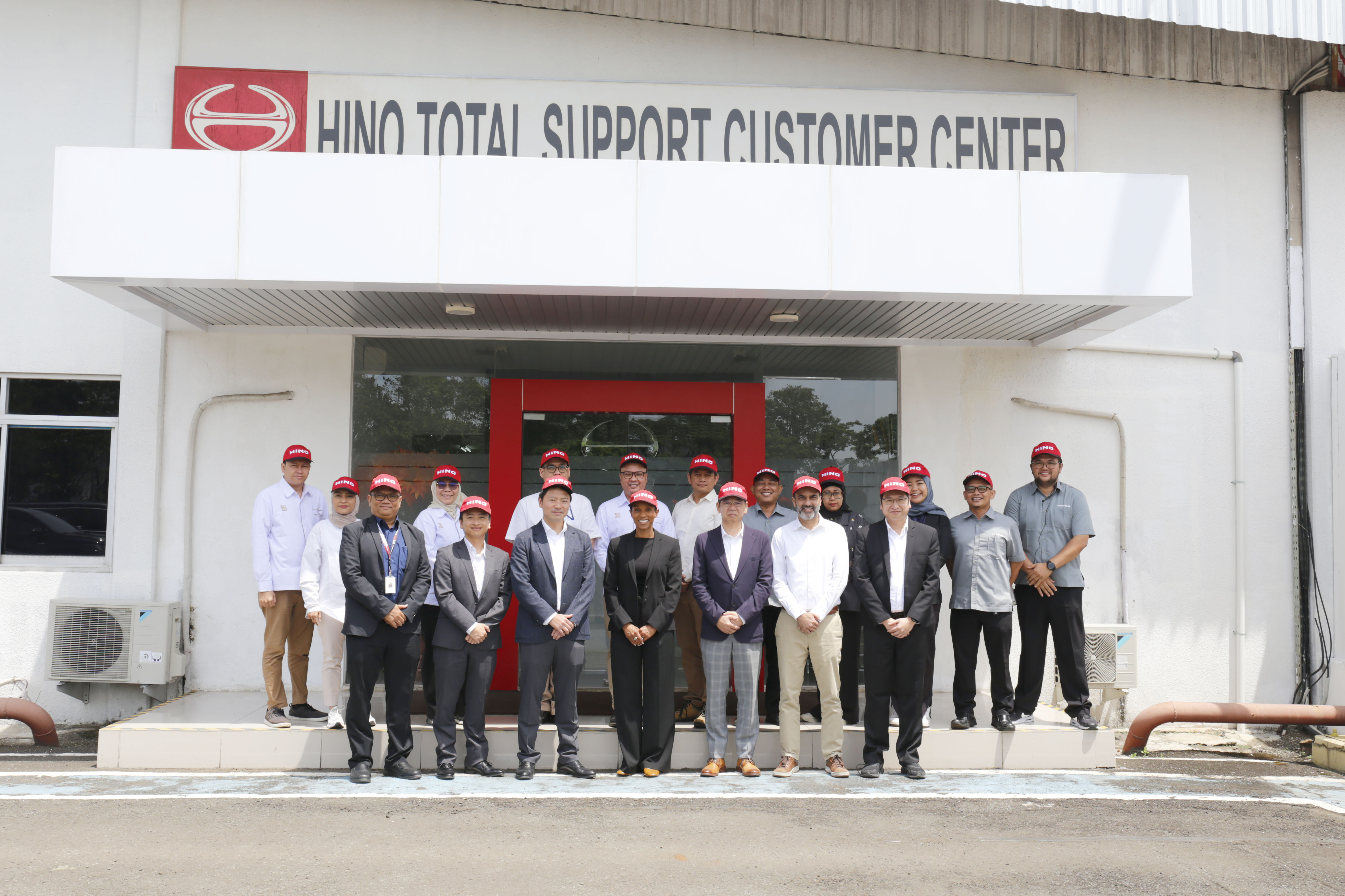 Hino Indonesia | Pakarnya Truk dan Bus
